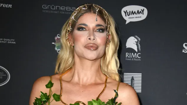 Oberkörper geschwärzt: Micaela Schäfer schockt mit XXL-Tattoo