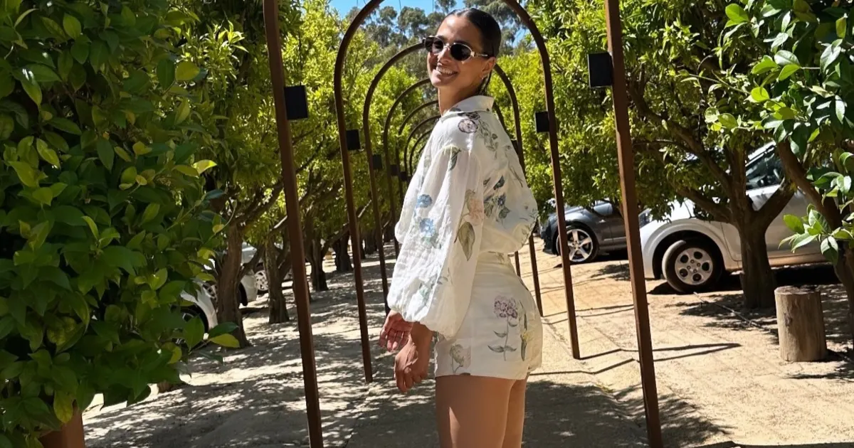 Amira Pocher: In Hot Pants zeigt sie ihre tollen Beine