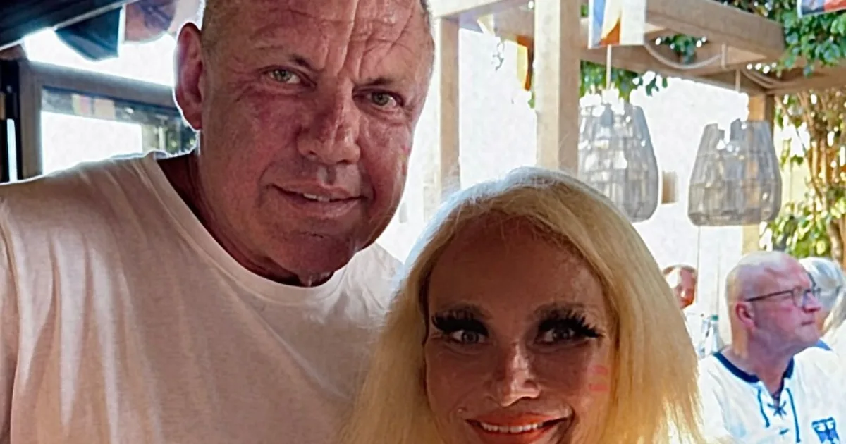 Caro Robens mit Cut-outs - trägt sie hier noch was drunter?