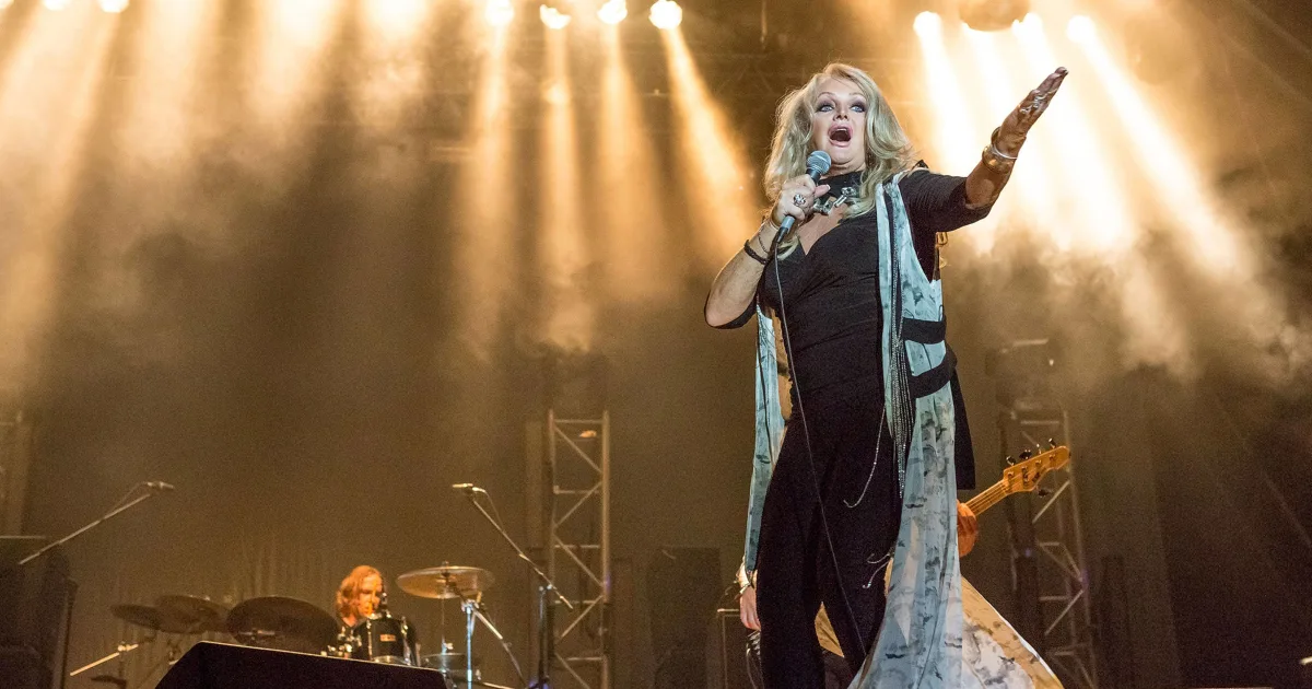 Sorge reißt nicht ab: Bonnie Tyler feiert 75. Geburtstag im Krank