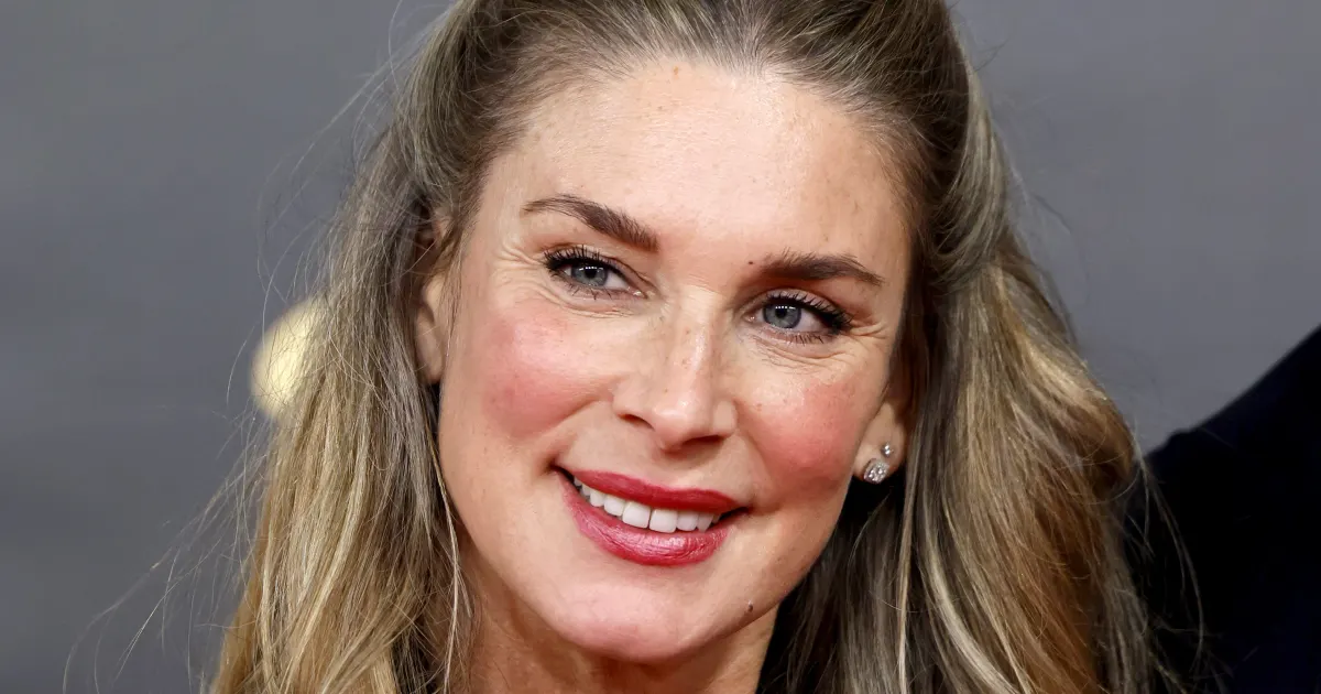 "Unter uns"-Claudelle Deckert in Transparent-Dessous