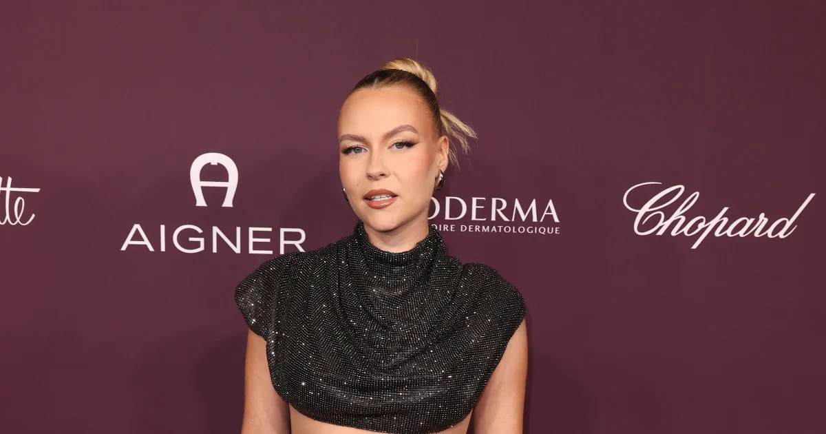 Tuch statt Top! Dagi Bee mega freizügig auf dem Red Carpet