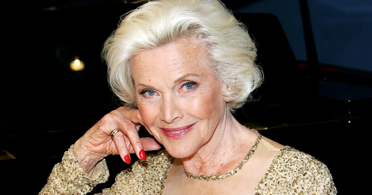 „Bond“-Girl Honor Blackman: So sah „Pussy Galore“ später aus
