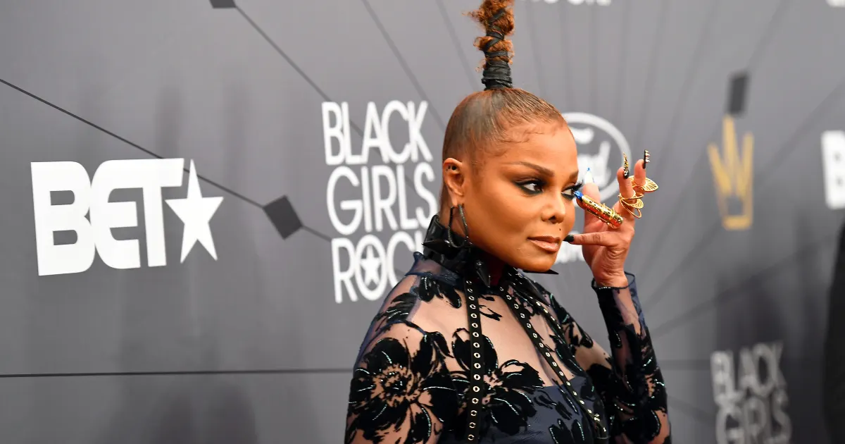 Mit 58: Janet Jackson super heiß in hautengem Body und Strapsen