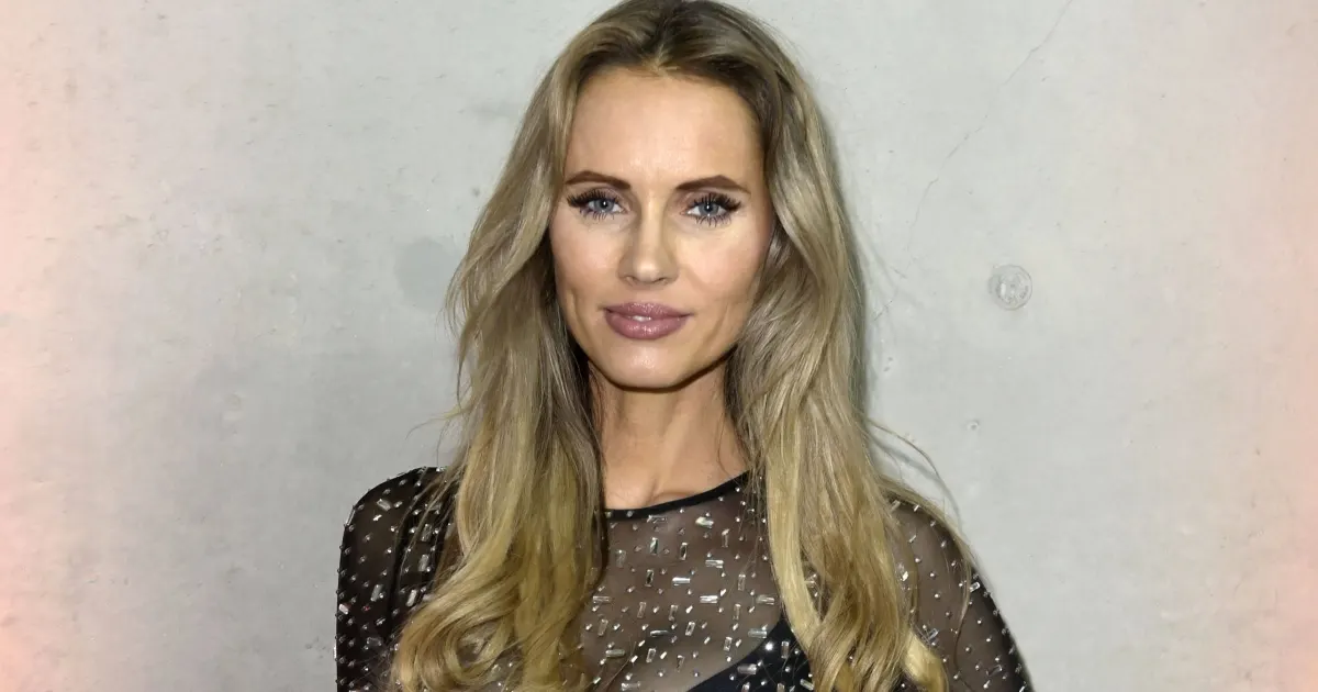 Schlager-Star Jenice im sexy Schnür-Bikini