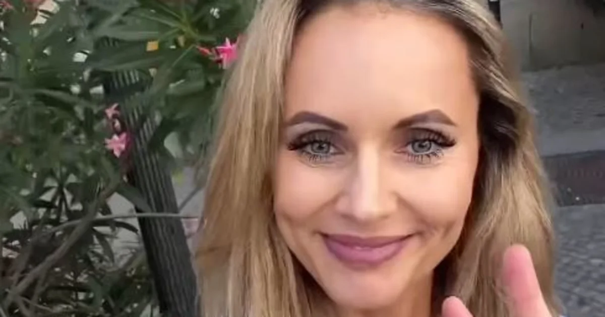 Ausschnitt bis zum Bauchnabel – Jenice zeigt Hammer-Dekolleté