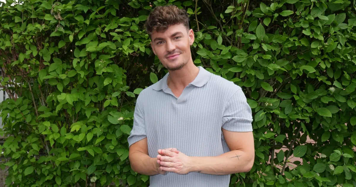 "Bestätige den Flirt": Karsten Walter kuschelt mit IHM