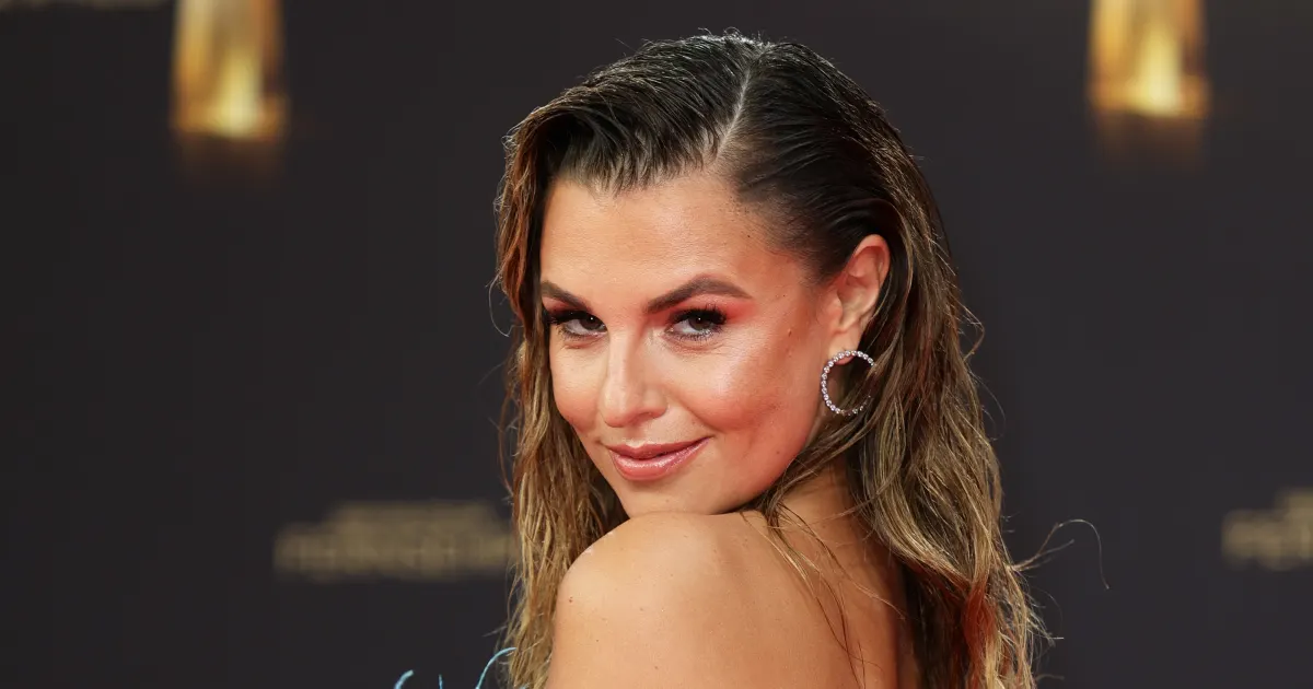 "Echte Schönheit": Laura Wontorra verzaubert im Blazer-Look