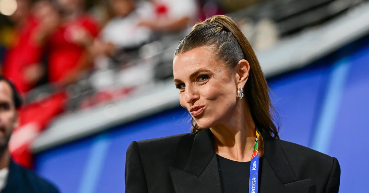 Laura Wontorra posiert in XS-Pants: Doch Fans reden nur über DAS