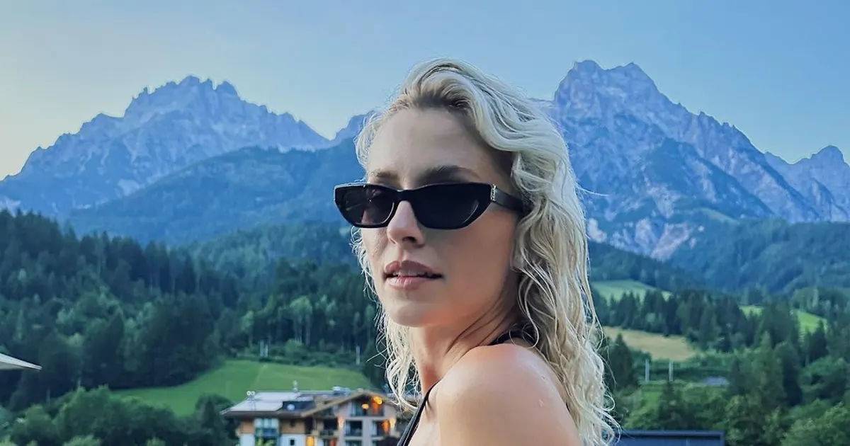 Heiße Wasserspiele: Lena Gercke zeigt Side-Boob im Pool