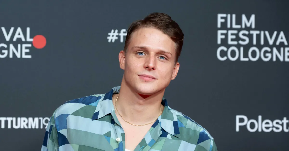 "Haus aus Glas": Daher kommt euch Merlin Rose so bekannt vor