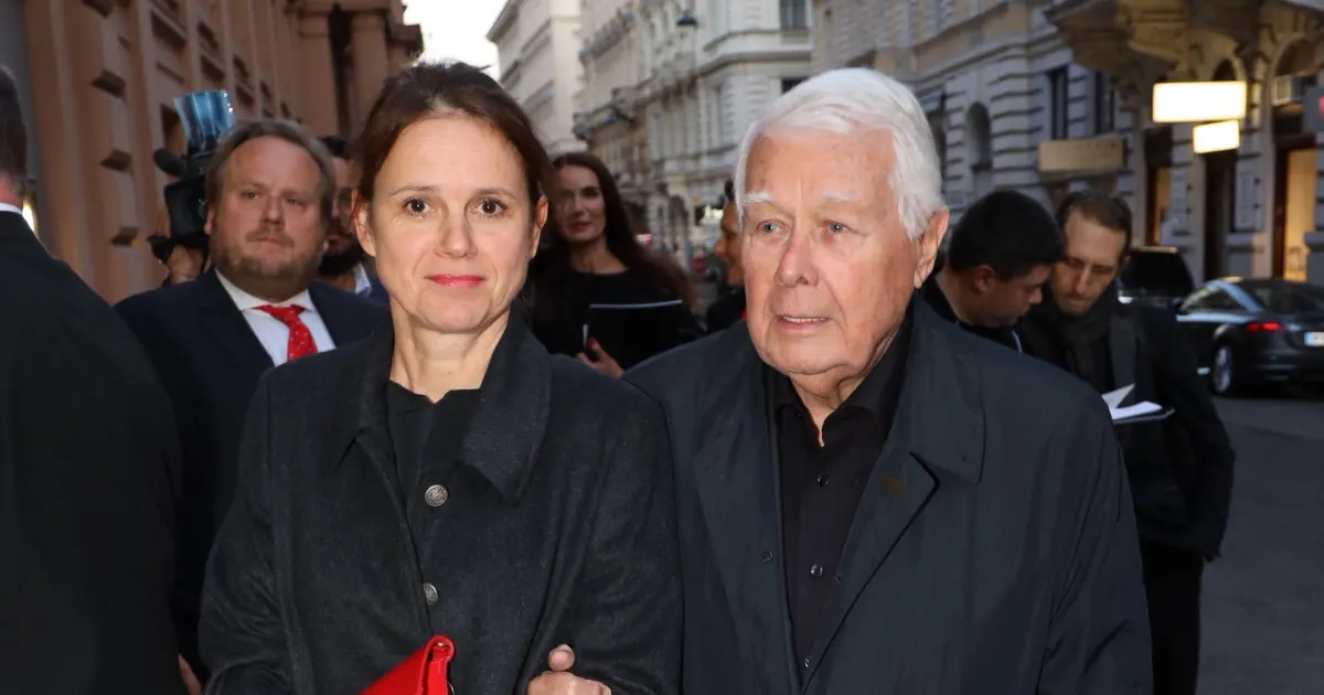 Peter Wecks Freundin: Seine Liebste ist über 40 Jahre jünger