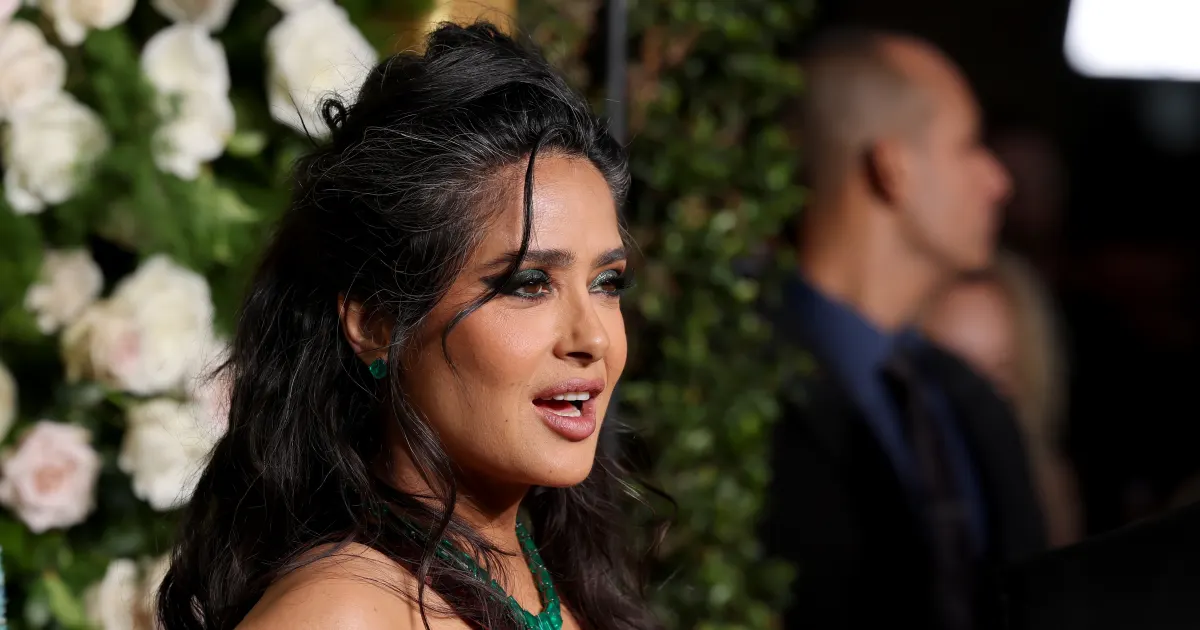 Salma Hayek tanzt im ultra knappen Bikini und macht alle verrückt