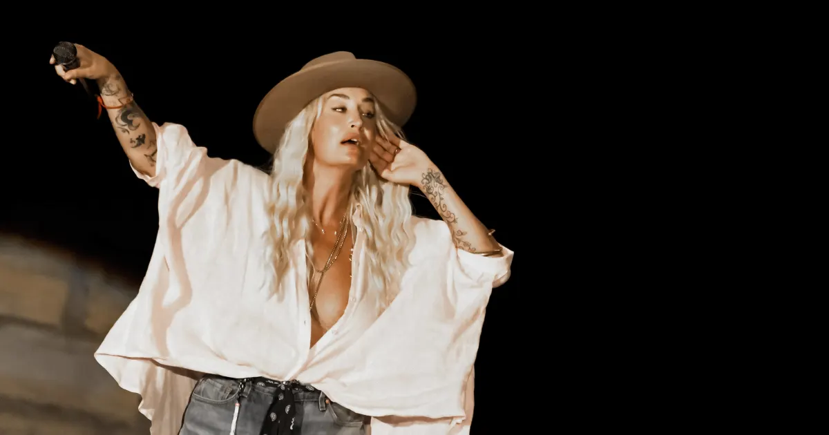 Sarah Connor mit XXL-Ausschnitt: Trägt sie etwa nichts drunter?