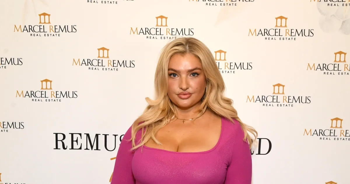 Sarina Nowak im durchsichtigen Look - hier wird sie zur Göttin