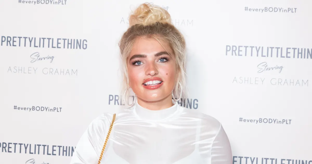 Sarina Nowak im hautengen Dress - was für Kurven!