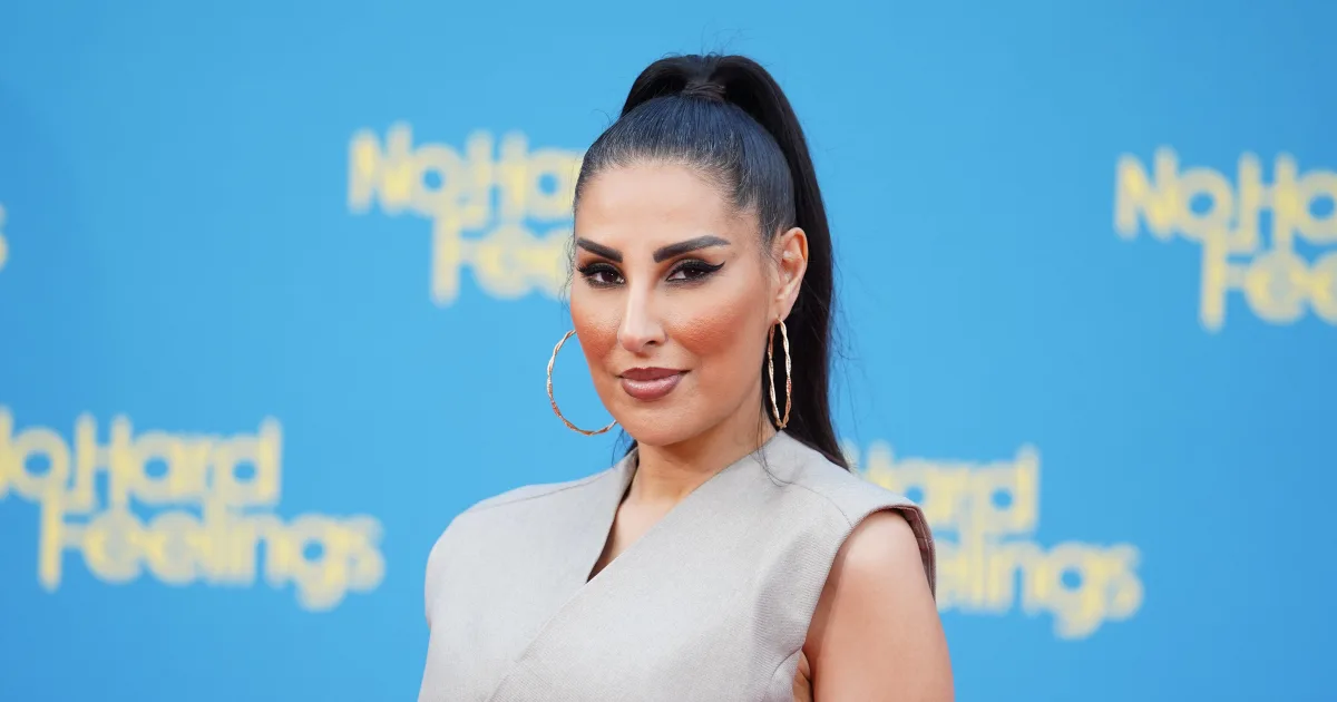 Senna Gammour im Transparent-Oberteil: Hier blitzt ihr BH durch