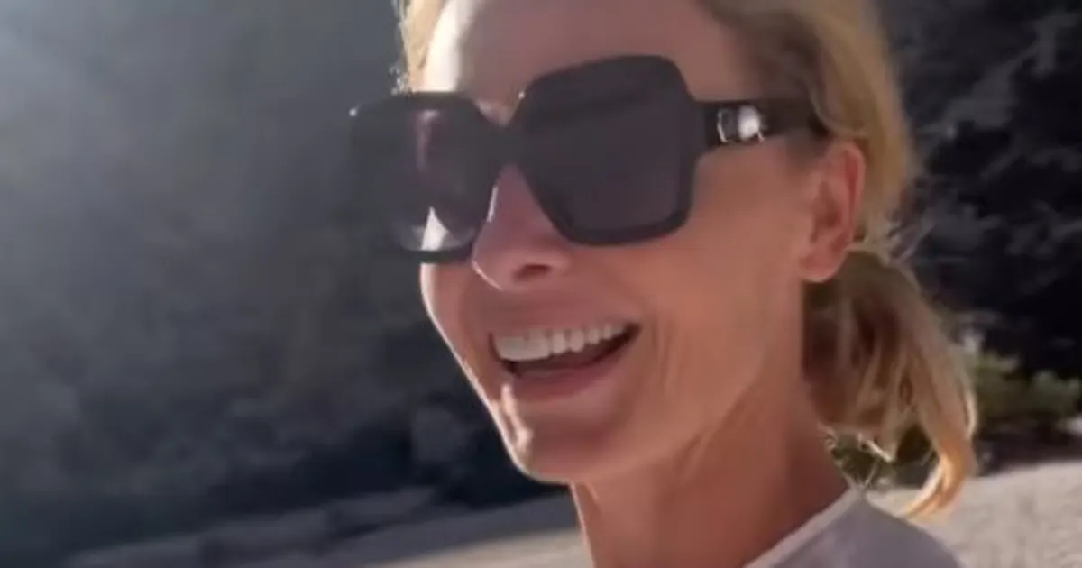 Susanne Steiger im Spitzentop: Hier zeigt sie Dekolleté