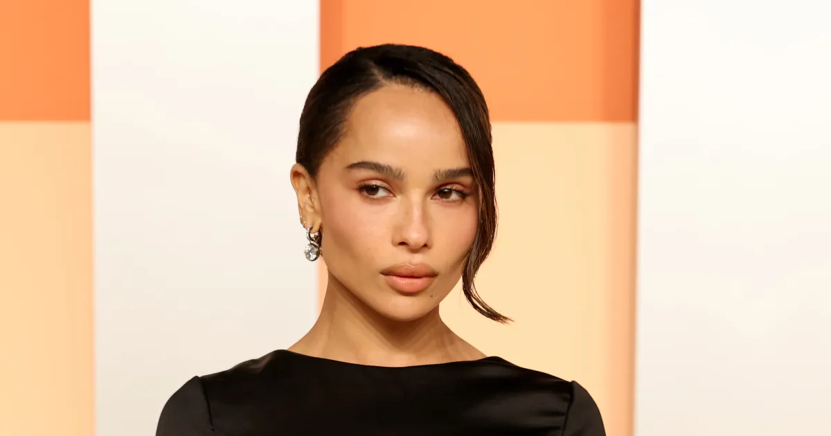 Zoë Kravitz zeigt Po auf dem roten Teppich