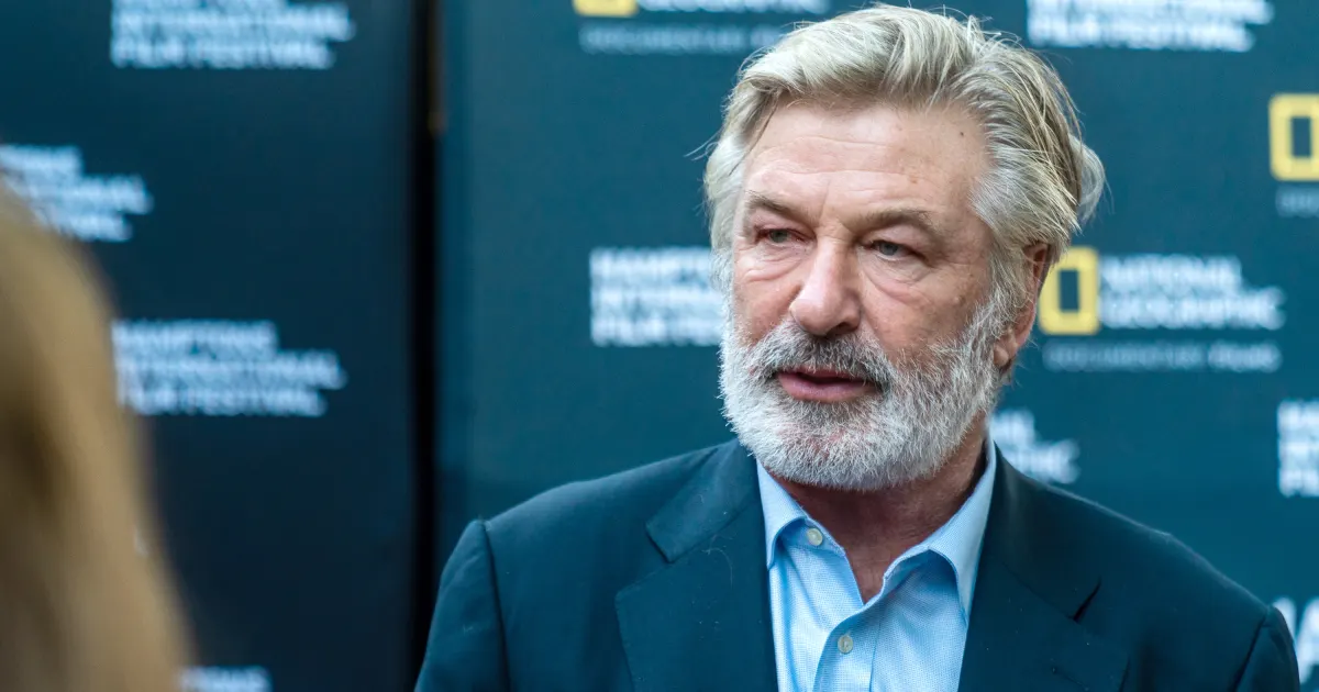 Auto-Crash: Alec Baldwin baut Unfall und fährt gegen einen Baum