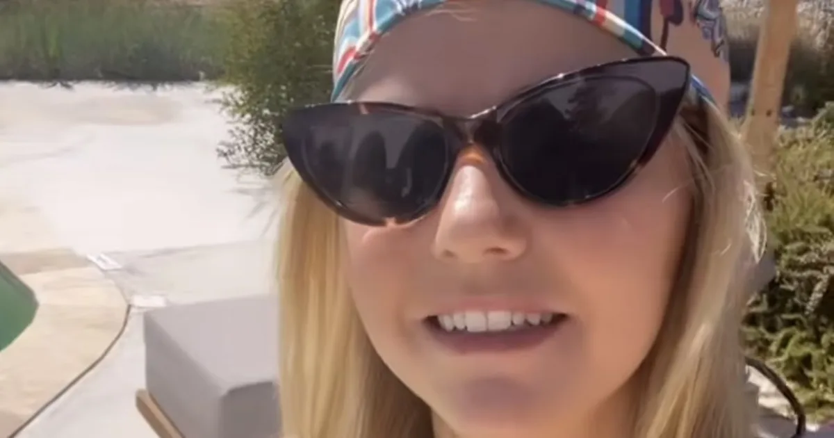 Echte Beach-Beauty: Beatrice Egli zeigt XL-Dekolleté am Strand