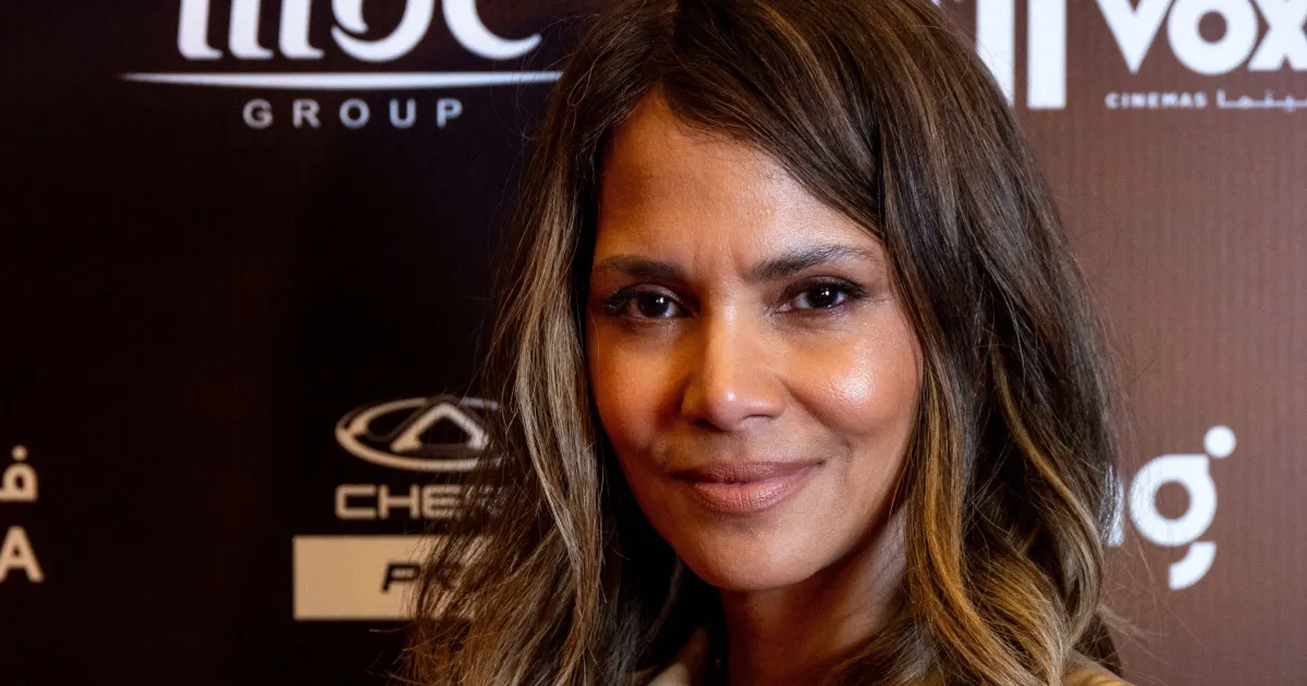 Halle Berry: Po-Blitzer im Mini-Höschen