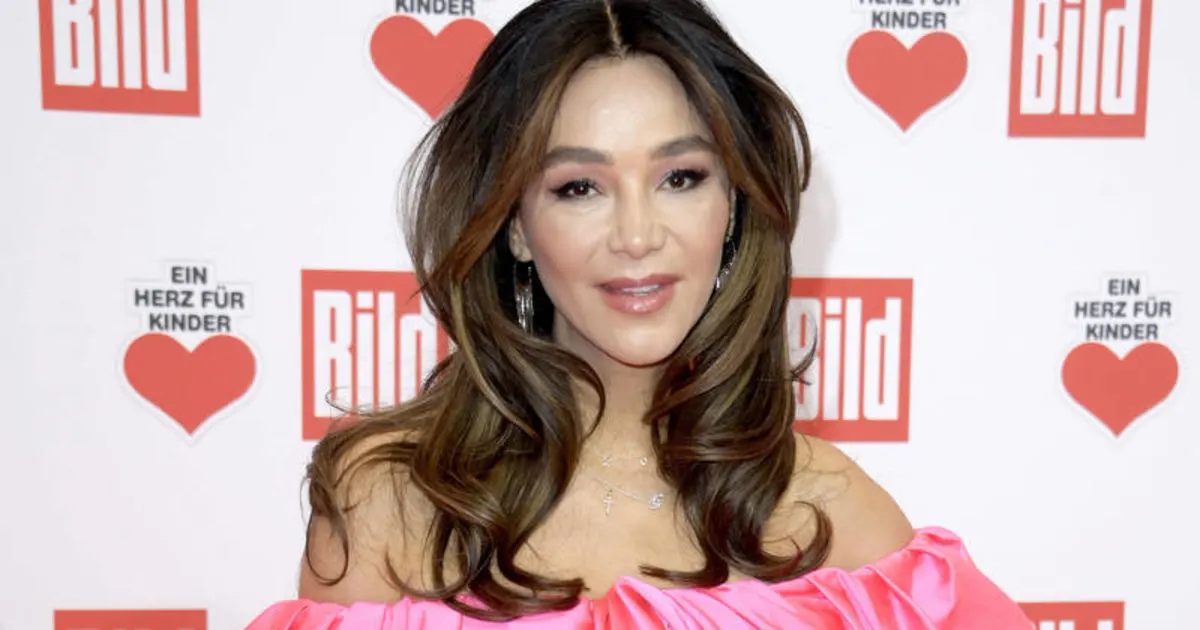 Verona Pooth im pinken Mini auf „Ein Herz für Kinder“-Gala