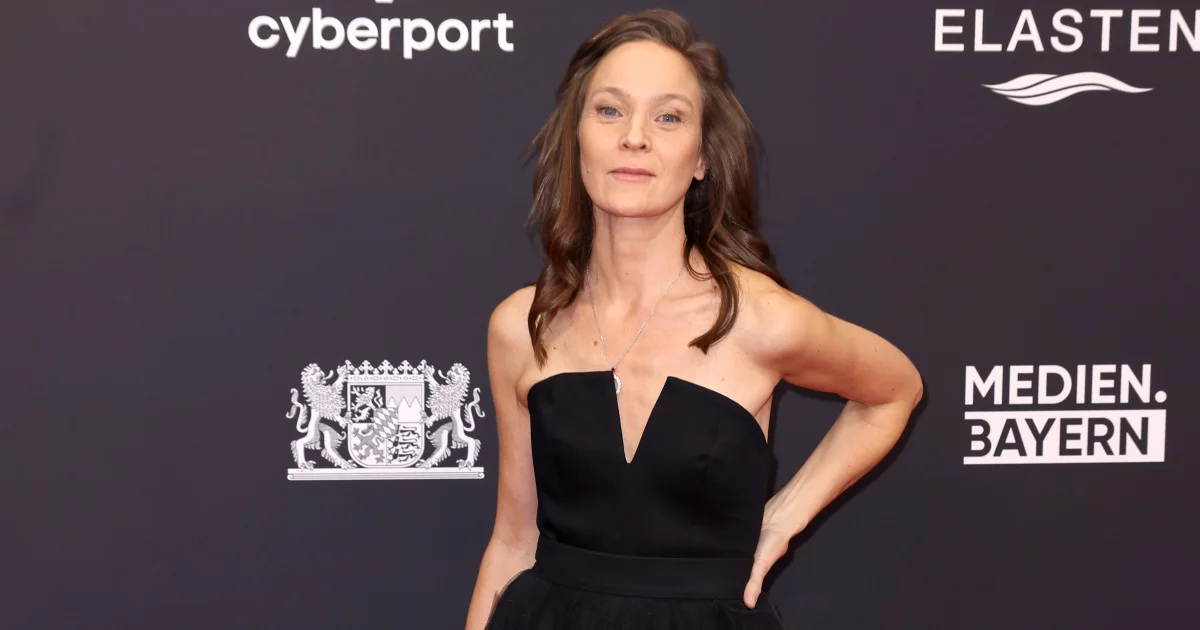 "Tatort"-Star Jeanette Hein: Stylisch auf dem Red-Carpet