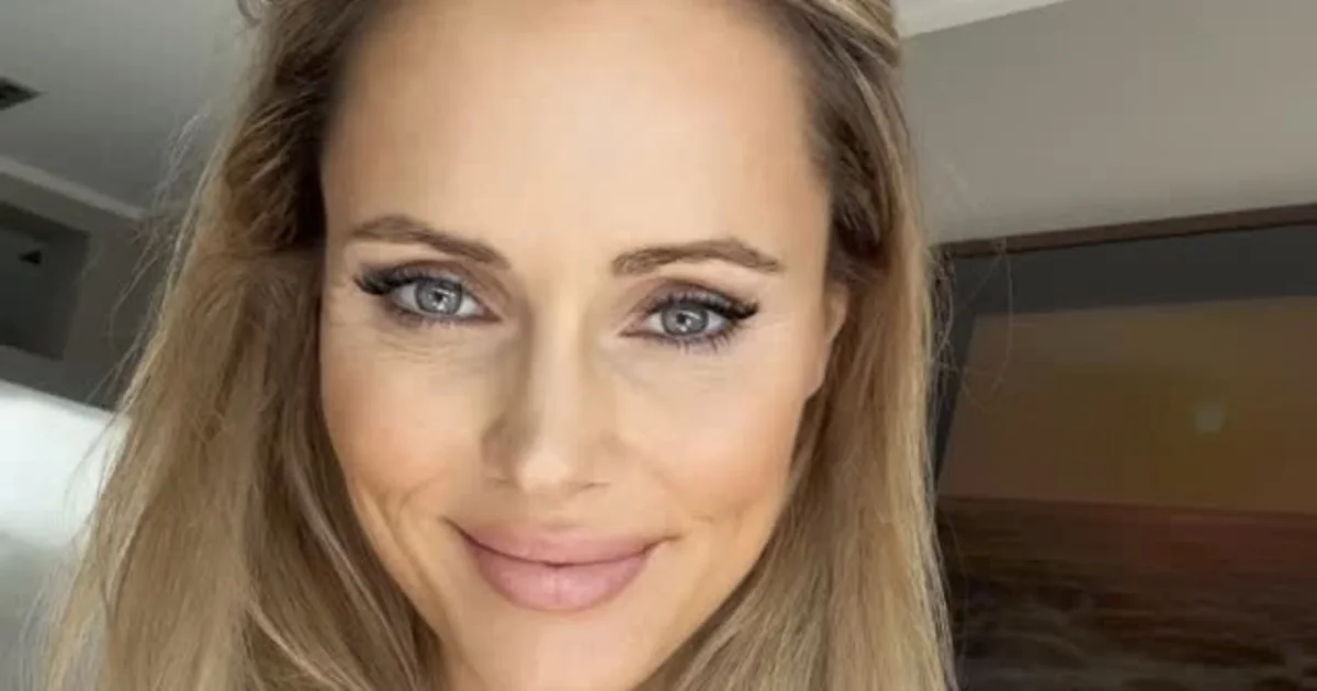 Traum in Weiß: Schlager-Schönheit Jenice im hautengen Oberteil