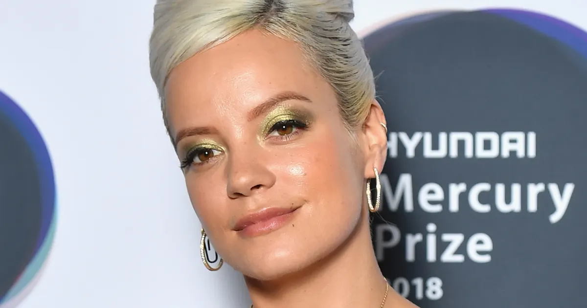 XXL-Zehen, dritter Nippel und Co.: Stars, die zu Makeln stehen