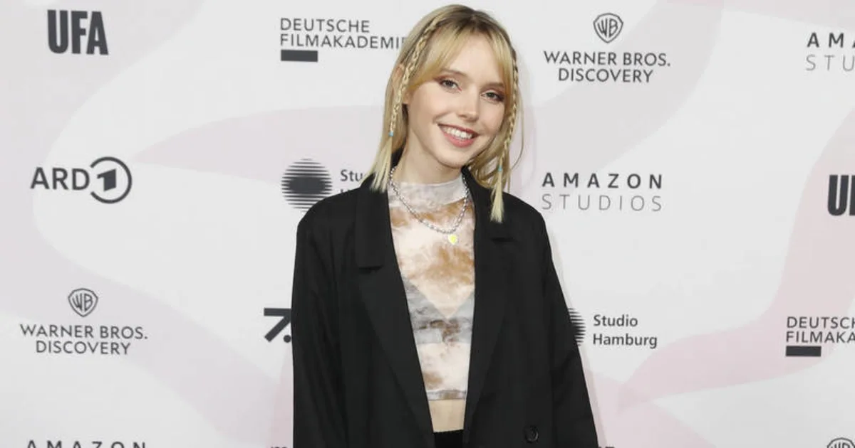 Lina Larissa Strahl: Steckbrief, News und Bilder | Promipool