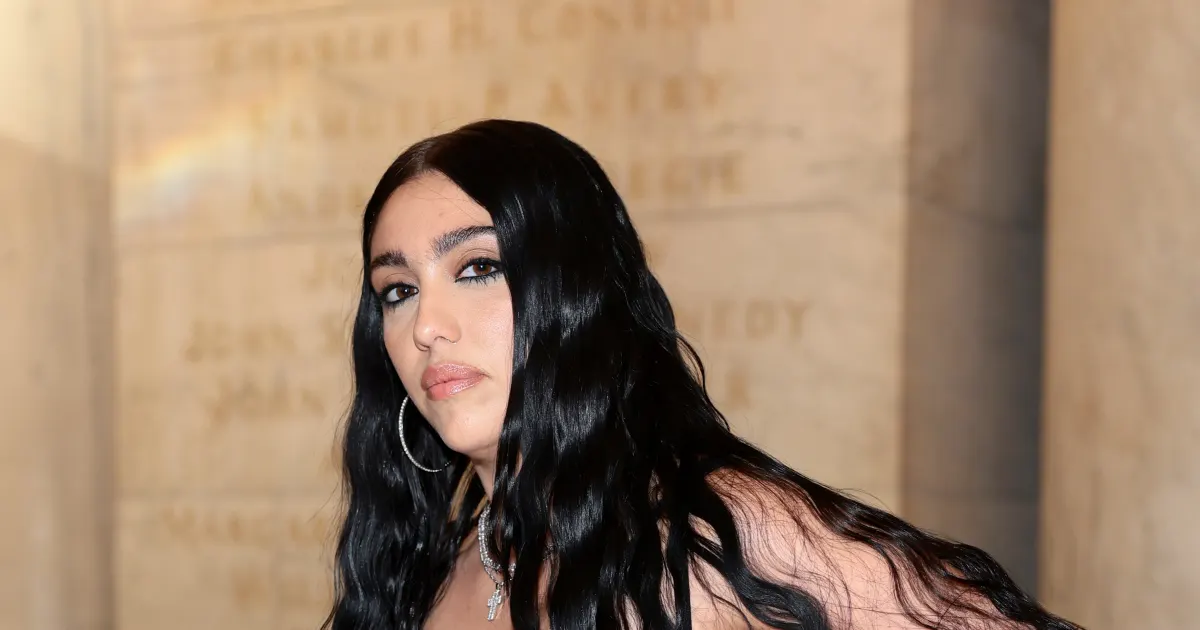 Wenig Raum für Fantasie: Madonnas Tochter Lourdes verboten sexy