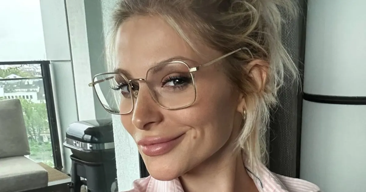 Marie Reim zeigt offenherziges Selfie: Sexy Dessous blitzt hervor