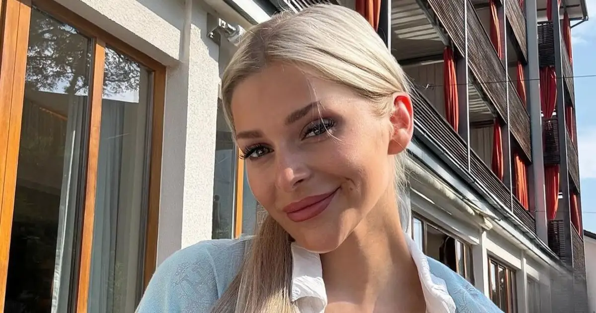 In Mini-Rock und Overknees: Marie Reim heizt bei Konzert ein