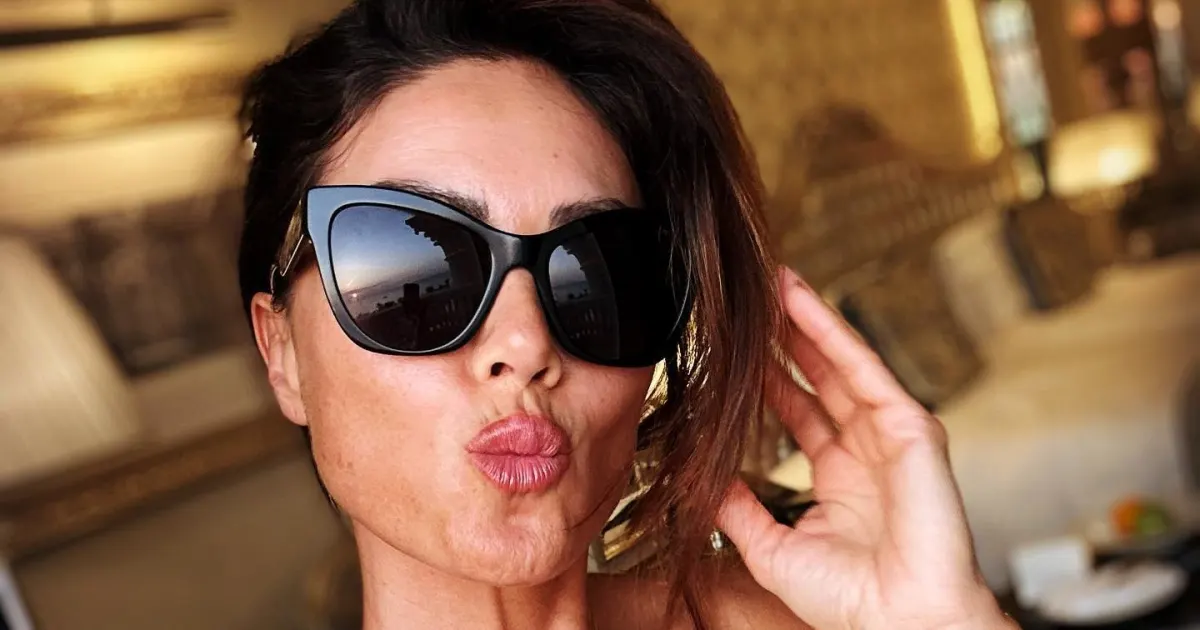 Heiße Aussichten: Nazan Eckes im tief ausgeschnittenen Badeanzug