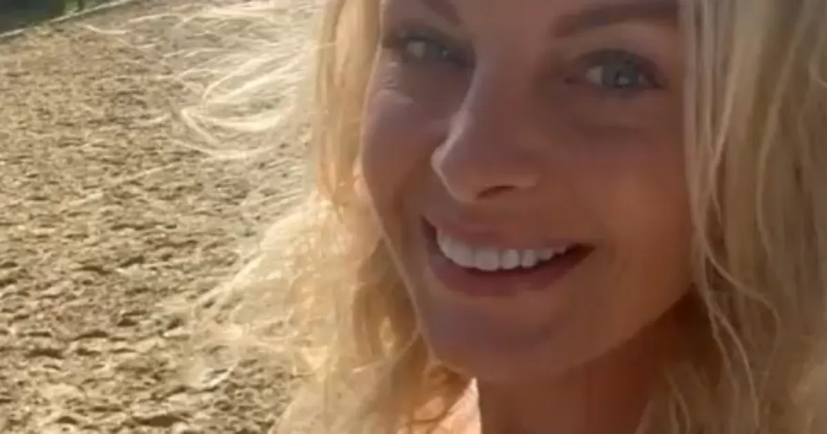 Susanne Steiger in verführerischem Kleid: Intim mit einem Mann