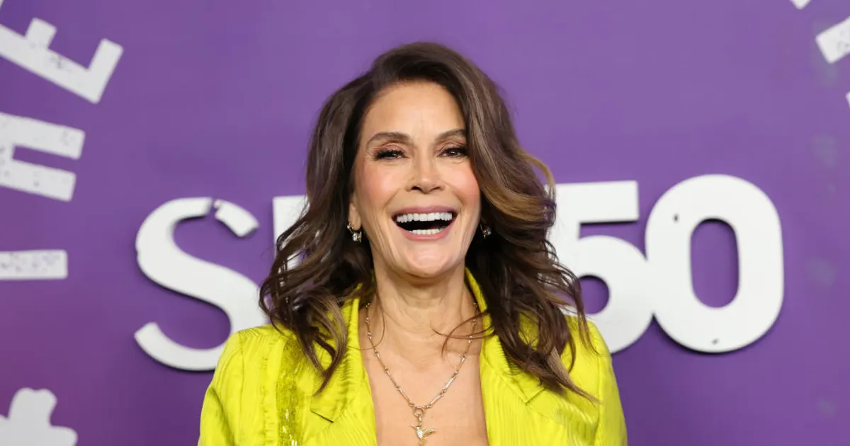 Mit 60: Teri Hatcher mit XXL-Ausschnitt und durchtrainiertem Body