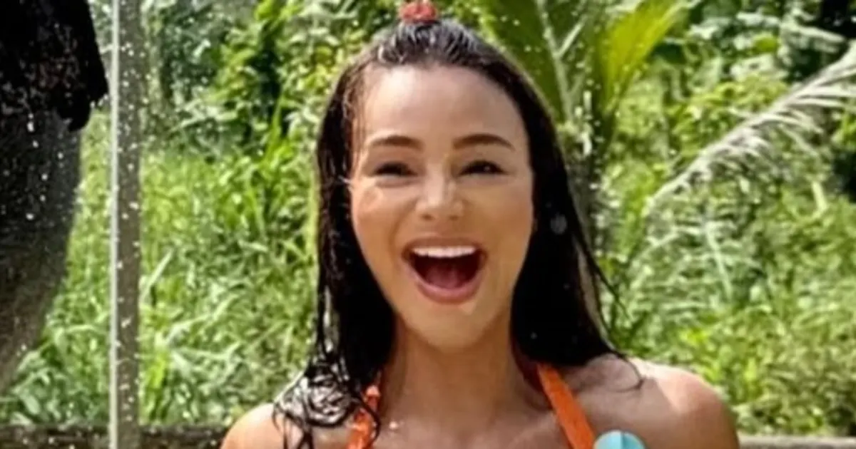 Mit XXL-Dekolleté: Heiße Wasserspiele von Verona Pooth