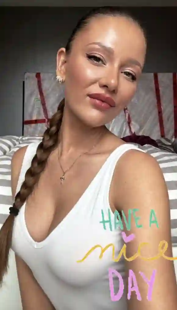 Sexy Sommer-Looks der Schlager-Stars: Joelina Drews im knappen XS-Kleid