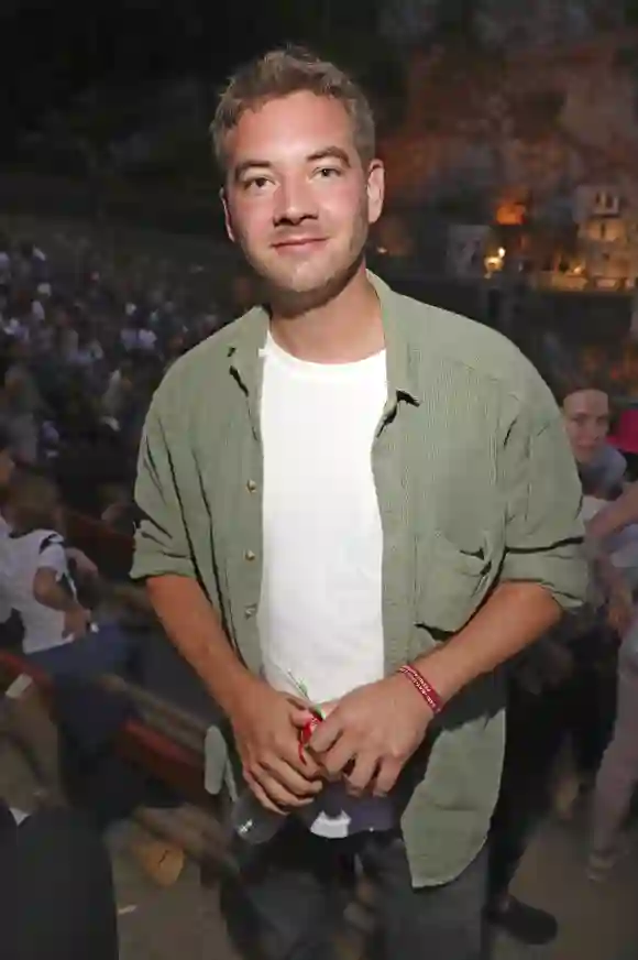 Promi-Trennungen 2024: "Die wilden Siebziger"-Star Laura Prepon ist ...